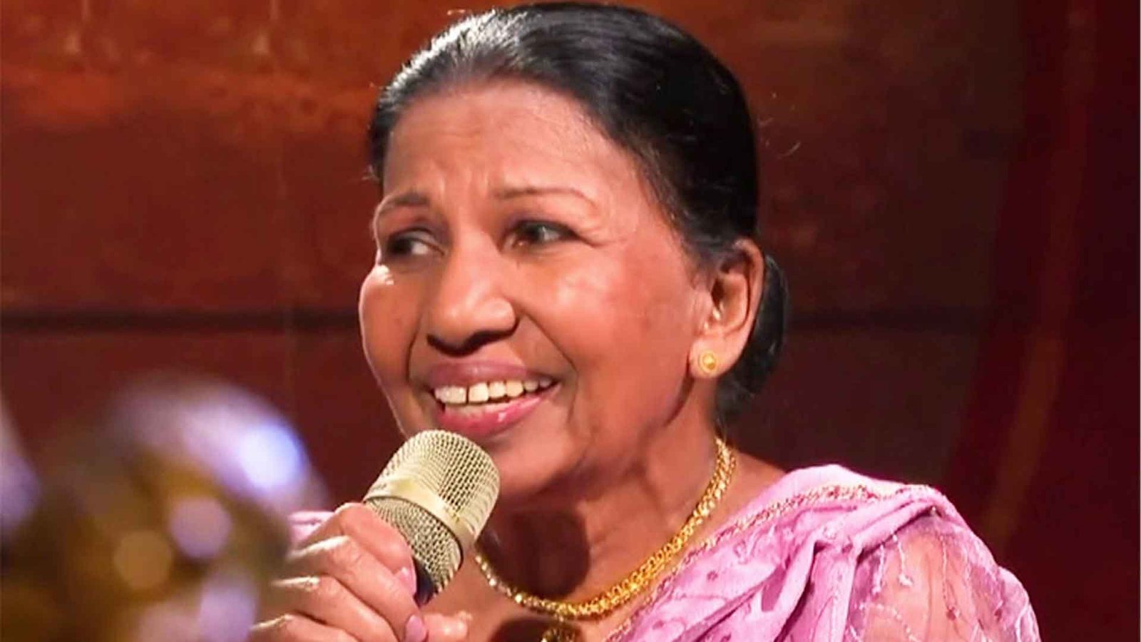 රන්දොරින් එන්න ආදරේ: අමිතා වැදිසිංහ දිවිසැරි නිමා කරයි - lankatimes